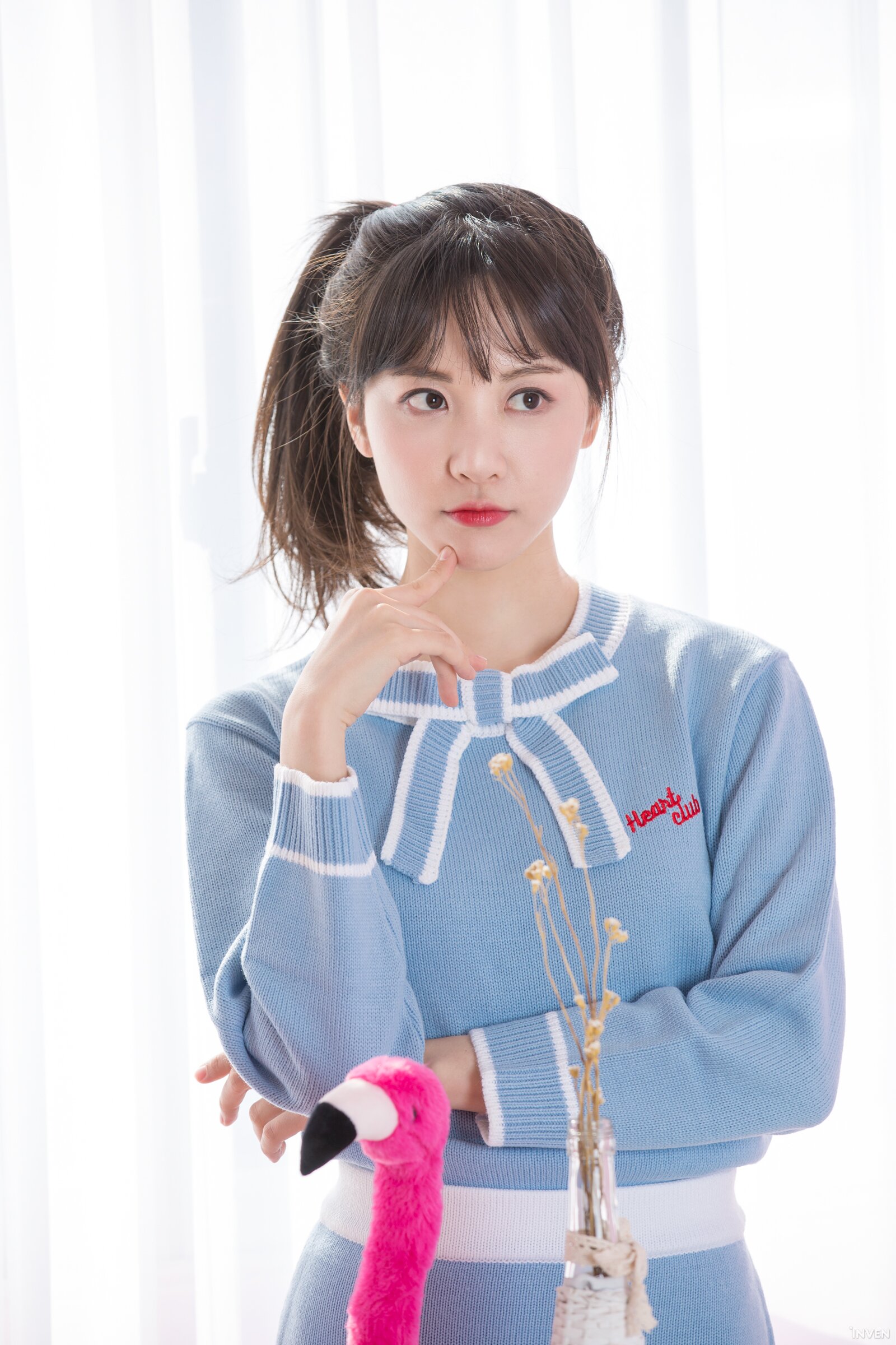 Nhan sắc ngọt ngào mê đắm của Kim Min-ah: MC dự báo thời tiết vụt sáng ...