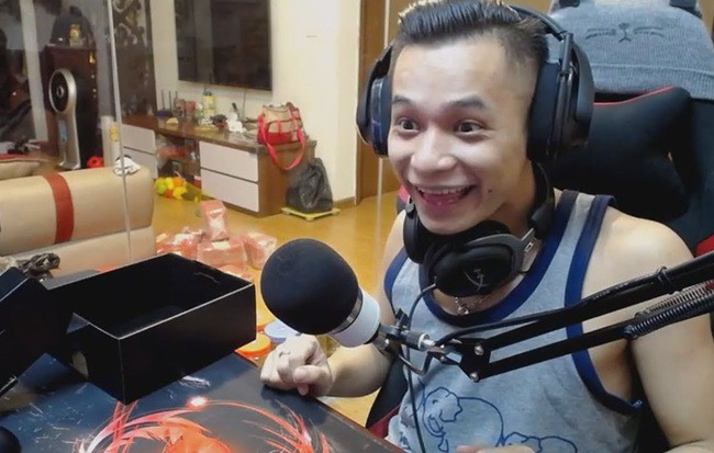 Chán PUBG, Độ Mixi chơi lớn với Fifa Online 4, dự định thuê cả sân Mỹ ...