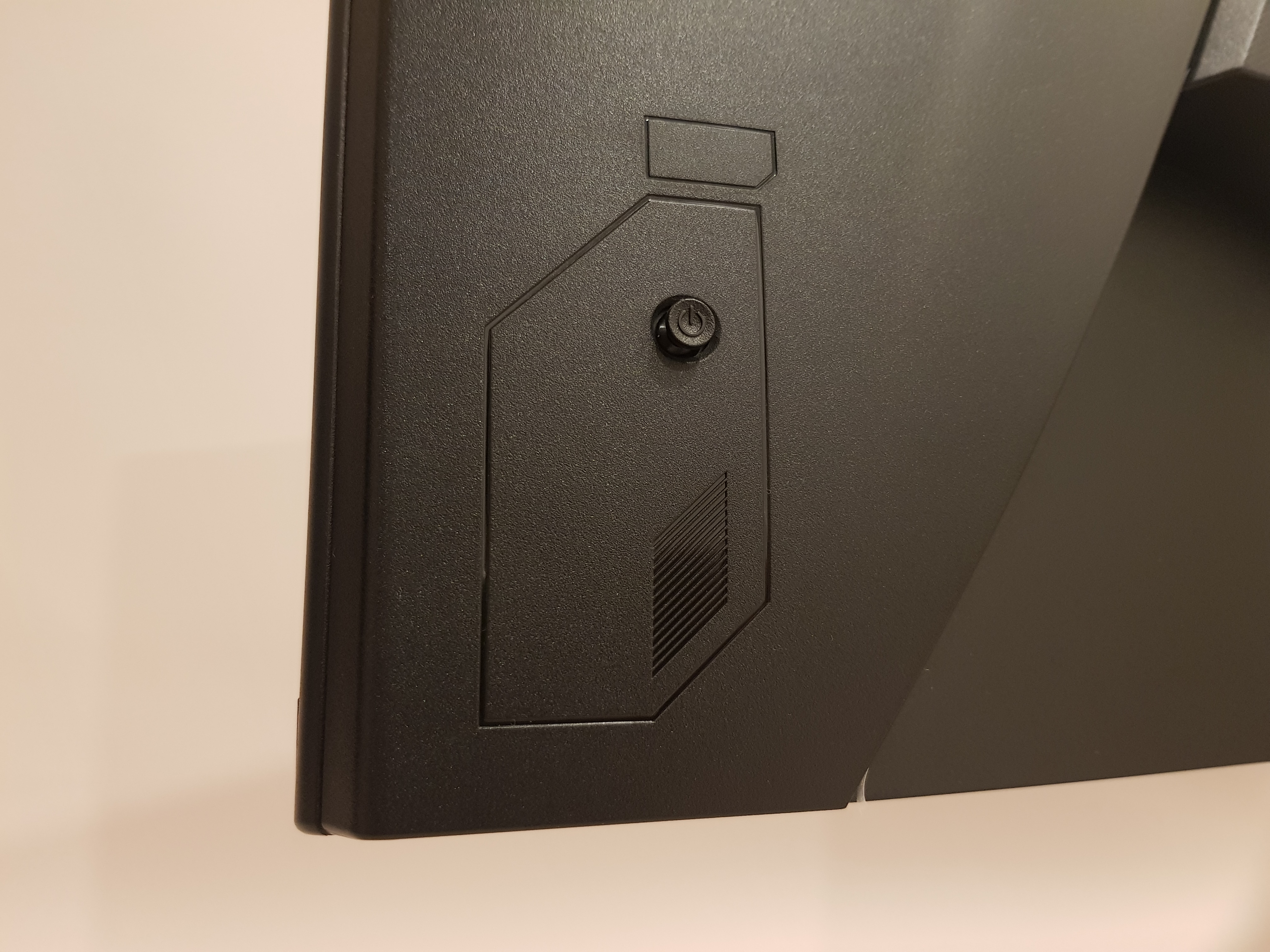 Đánh giá Gigabyte G32QC: Thiết kế đơn giản và thực dụng nhưng chứa đầy ...