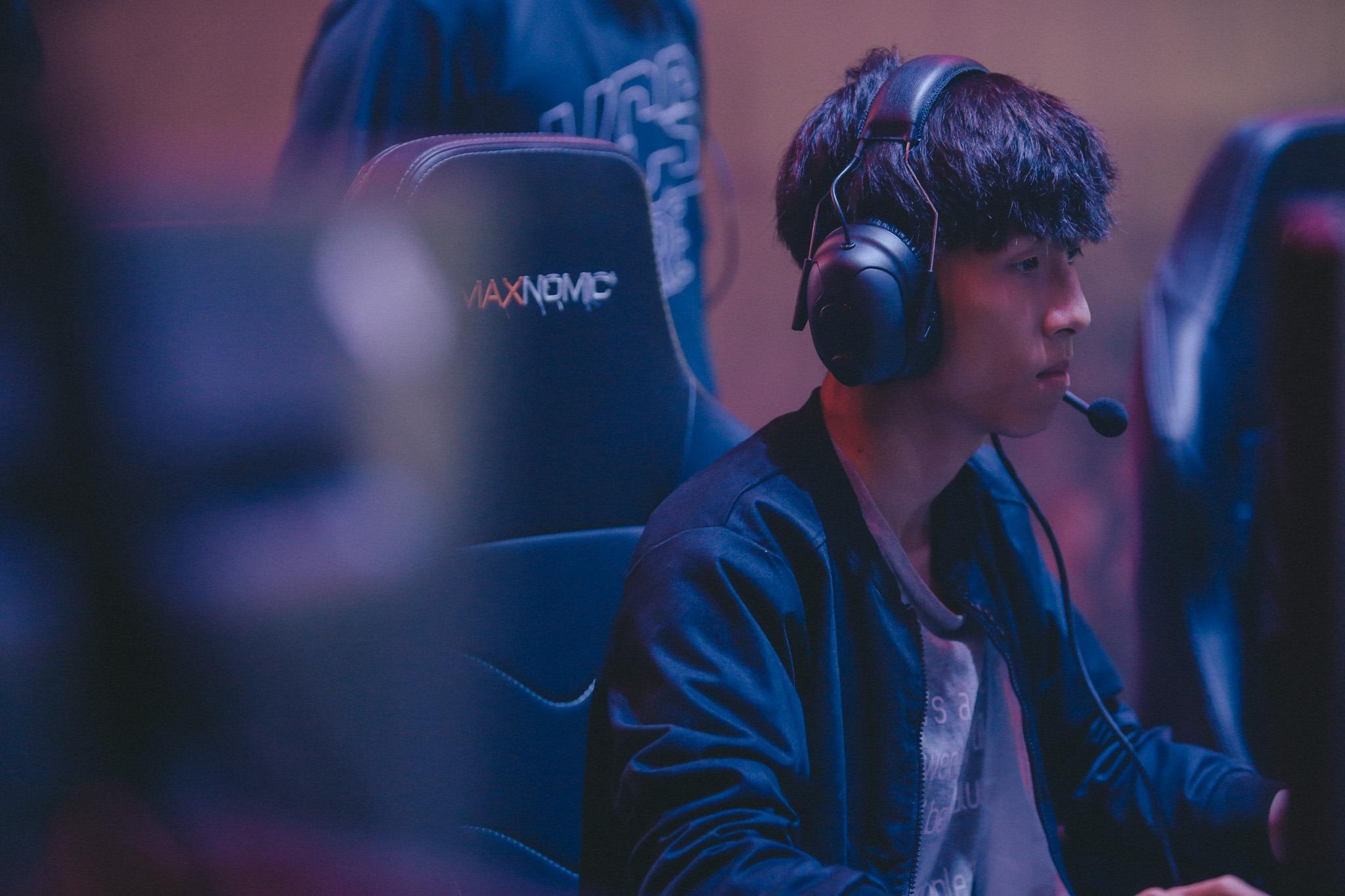 Đằng sau hào quang của streamer Dragon B - từng bị trầm cảm, ba mẹ bỏ ...