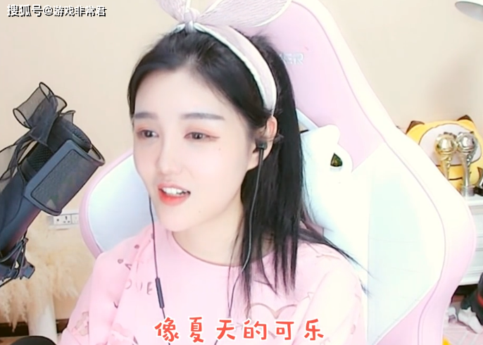 Hát ngay trên sóng livestream, nữ streamer “hớp hồn” được hơn 3 triệu ...