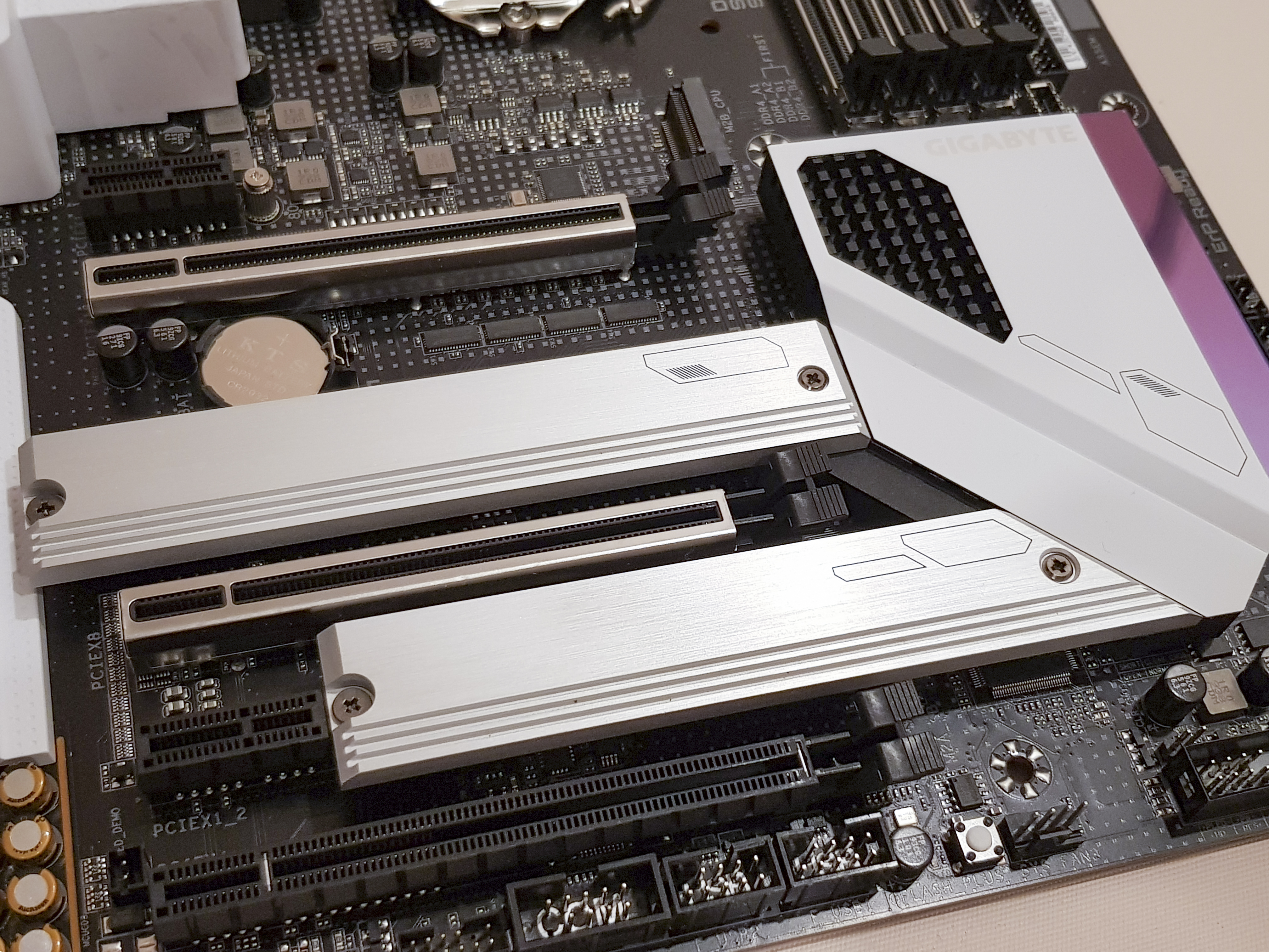 Trên tay Gigabyte Z490 Vision G: bo mạch chủ dành cho người sáng tạo ...