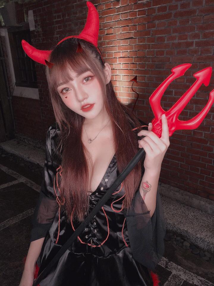 Nổ mắt với thân hình bốc lửa của Lin Xiang - hot streamer nổi tiếng của ...