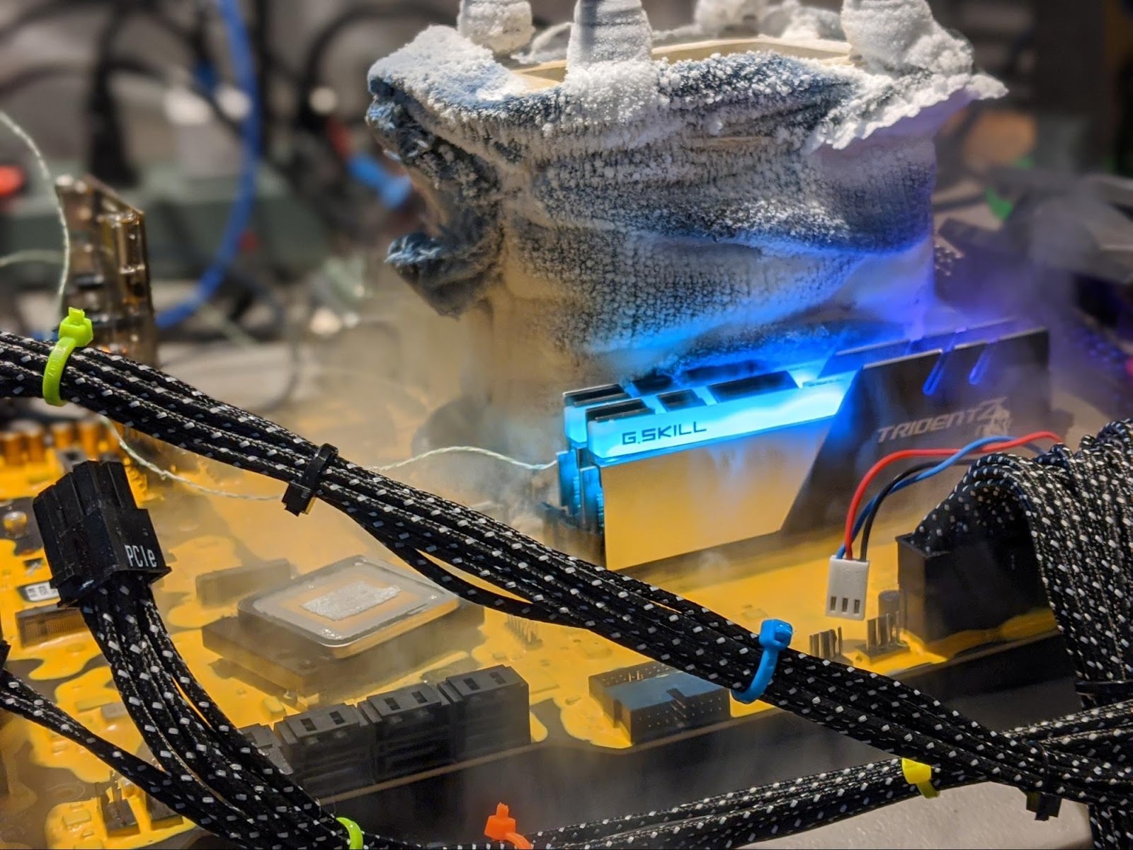 thảo luận - Overclocker chuyên nghiệp Splave phá vỡ kỷ lục với Core i9 ...