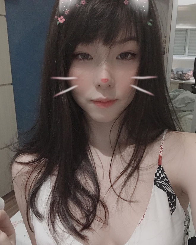 Mới ngày đầu stream, Mayumi đã gây bão khi bất ngờ nhận được donate từ... Faker?