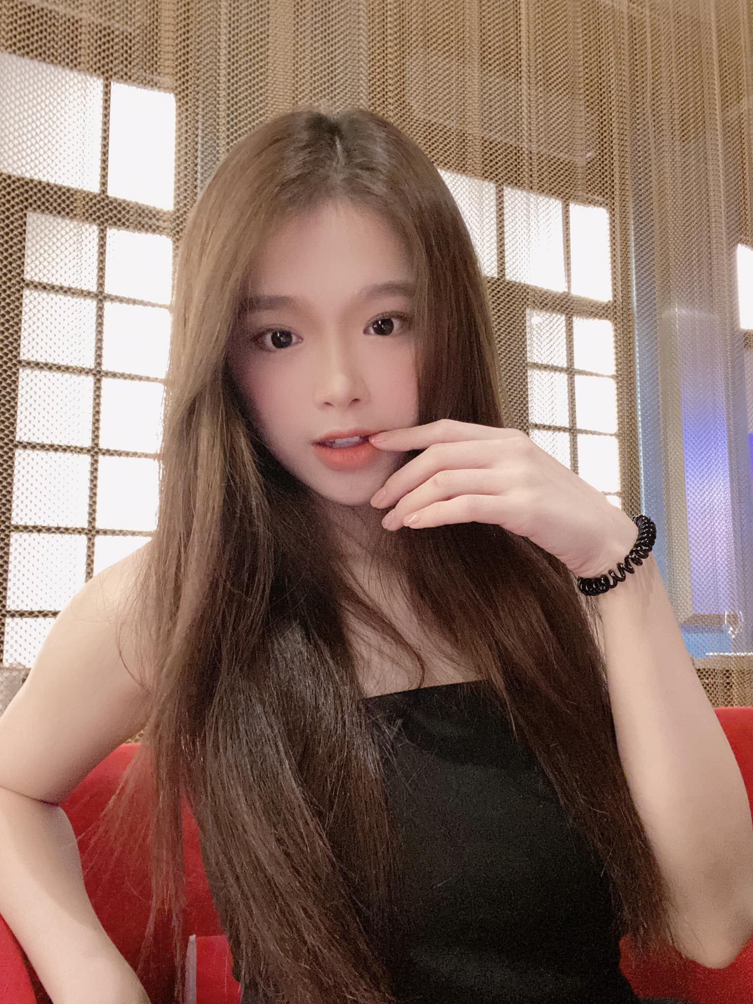 Linh Ka khiến fan bất ngờ khi không biết Doraemon lúc mới sinh màu gì ...