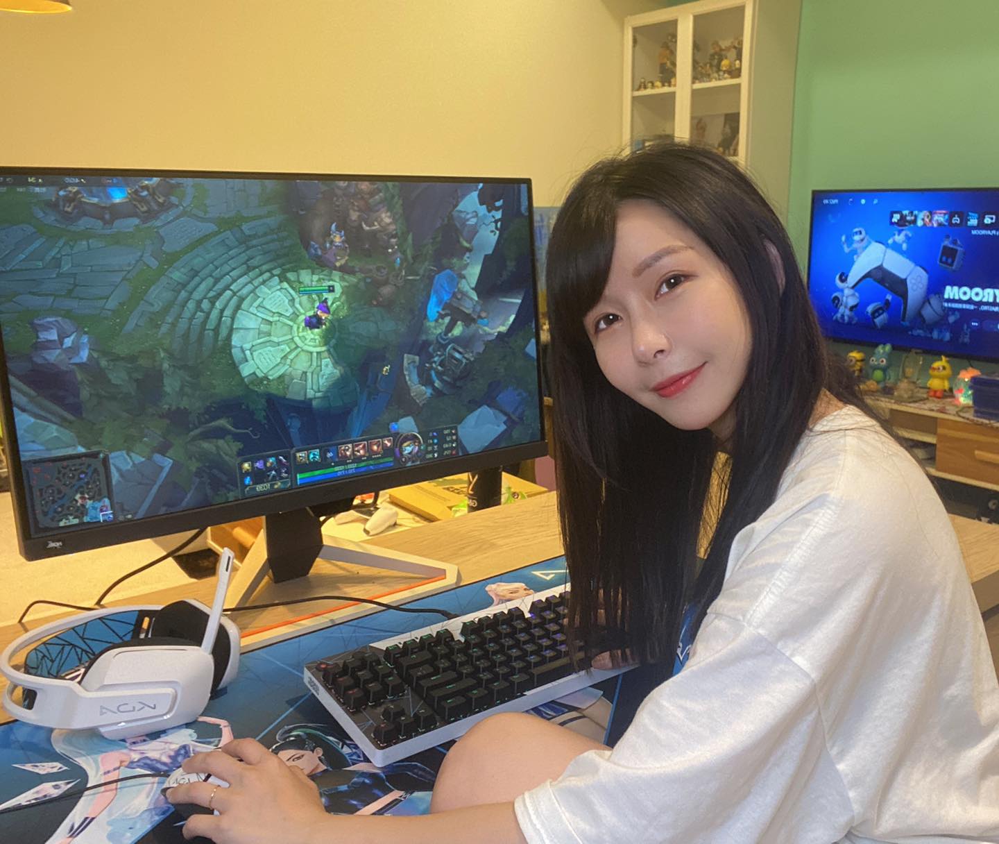 Lần đầu câu cá thành công trong game, nữ streamer suýt gặp rắc rối vì ...