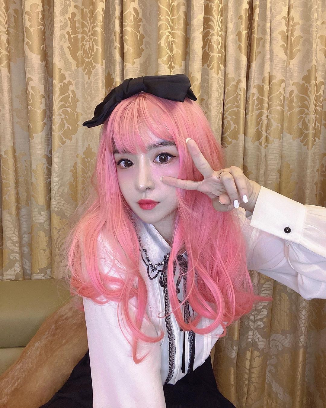 Nhờ nghề tay trái là streamer, nữ giáo viên Tiếng Anh có thêm hàng ...