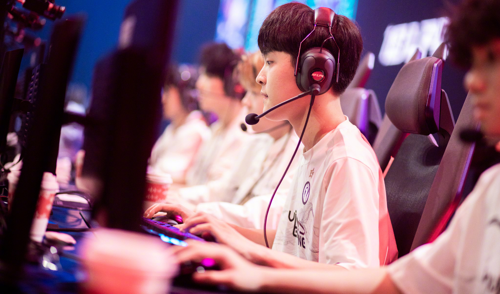 Sao trẻ IG muốn vượt mặt TheShy, trở thành huyền thoại mới của LPL