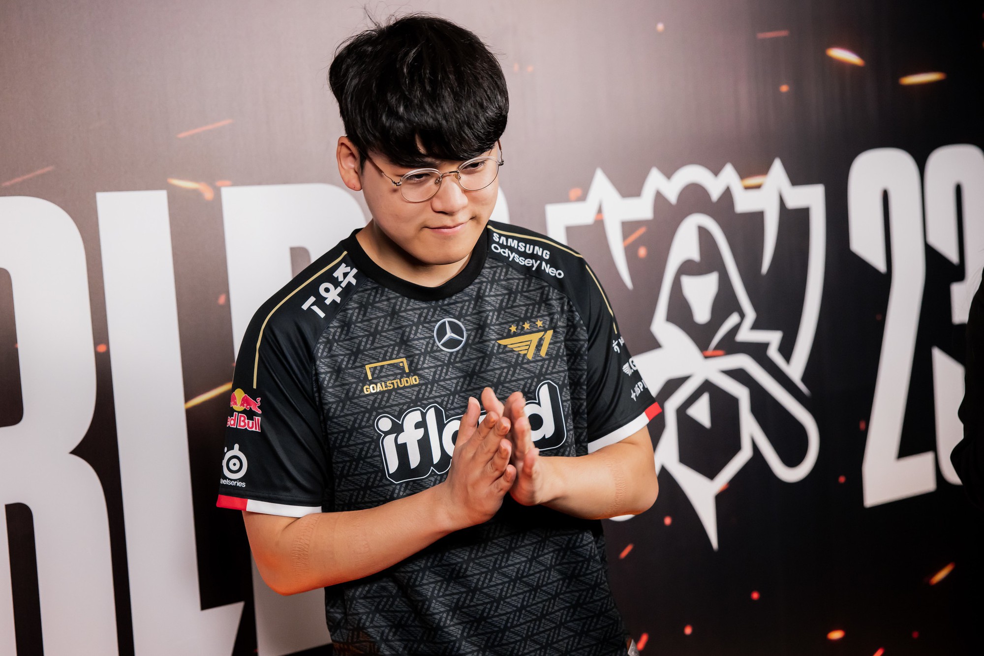 Gumayusi khẳng định vẫn còn "bài tẩy" sẵn sàng cho Chung Kết của CKTG 2023