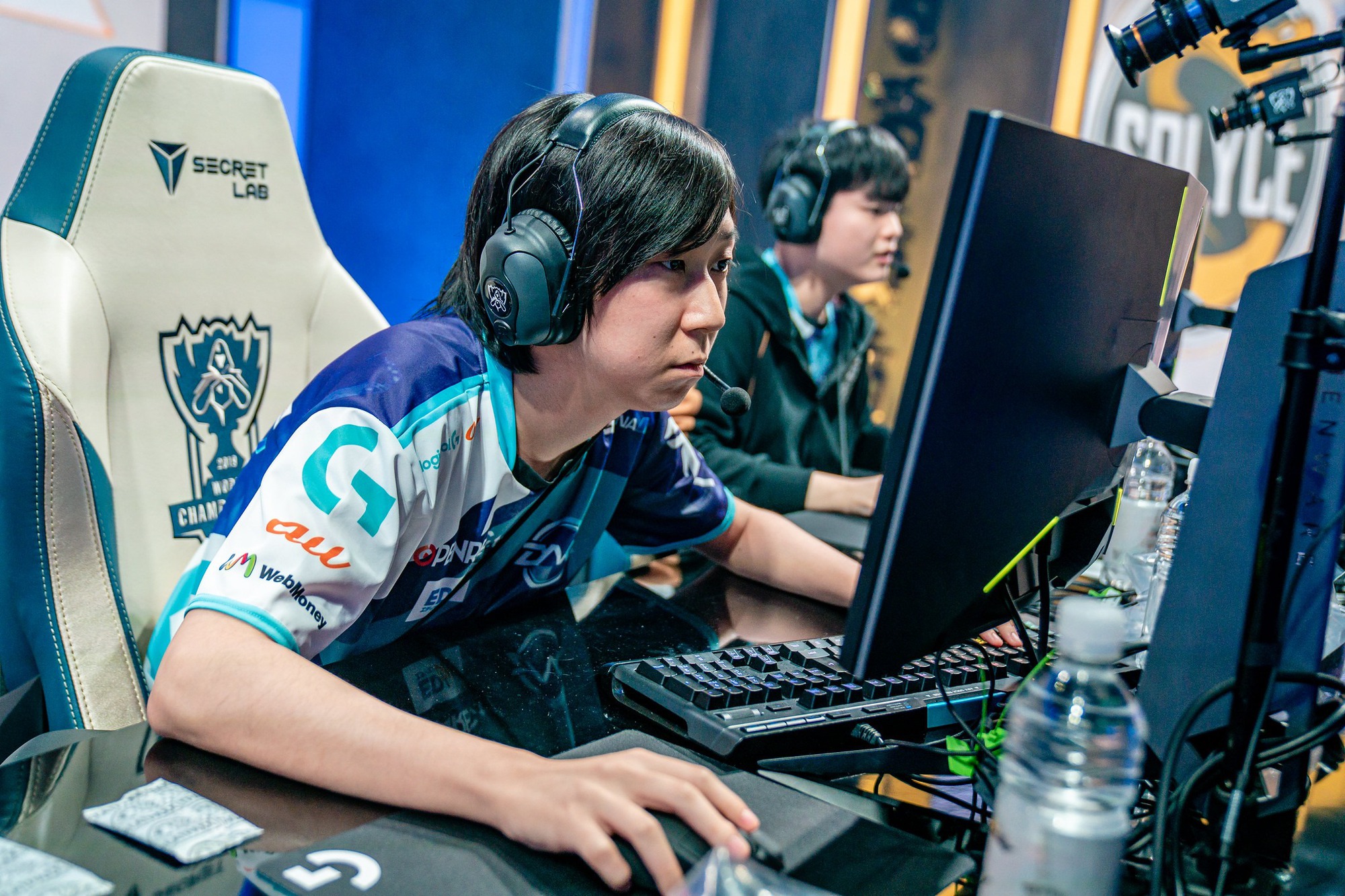 Faker lập cột mốc mới sau khi Meiko rời EDG, nhưng vẫn thua một tuyển thủ từ wildcard