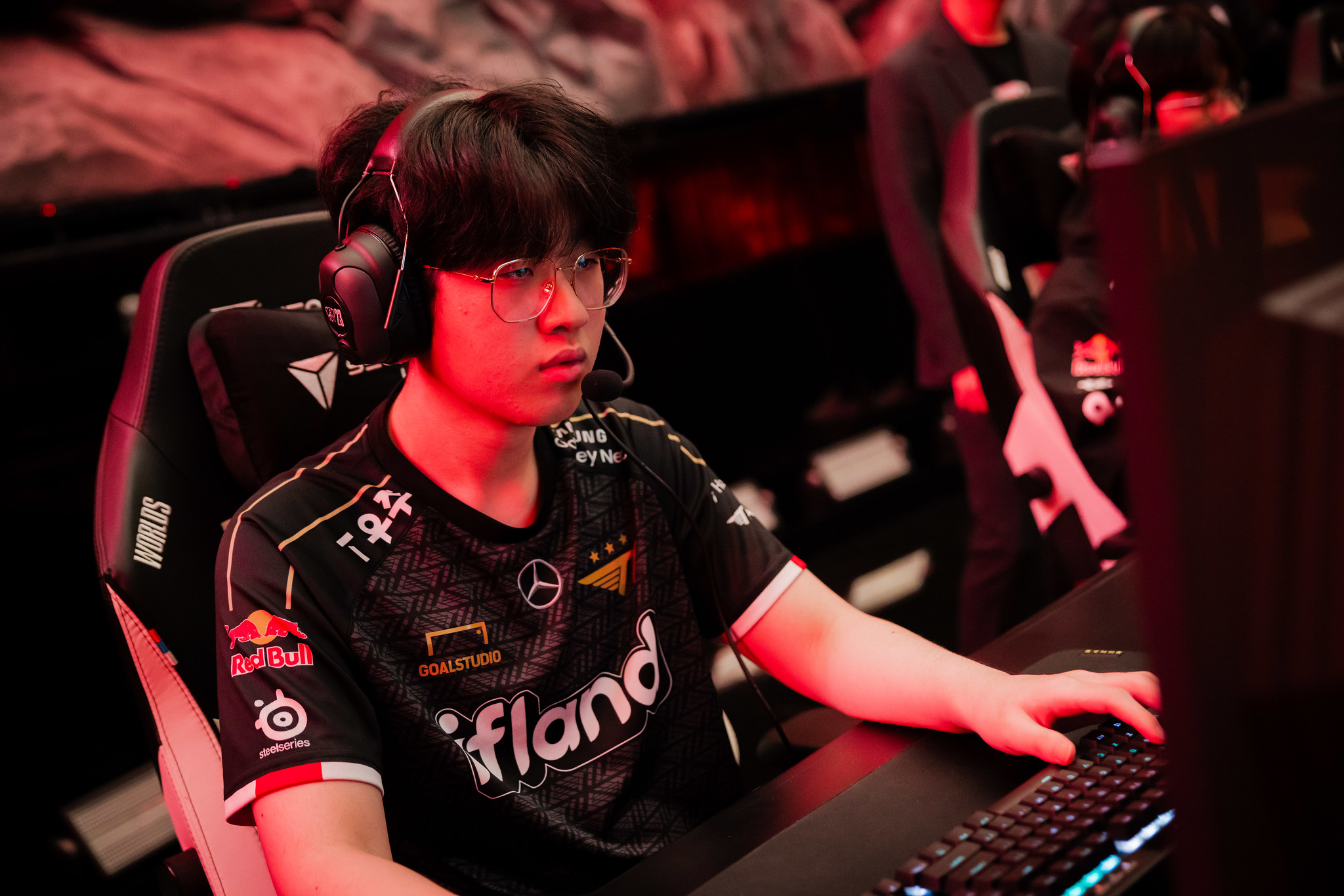 Zeus cũng từng có ý định "quay xe" theo các anh em, do Riot "dụ dỗ"