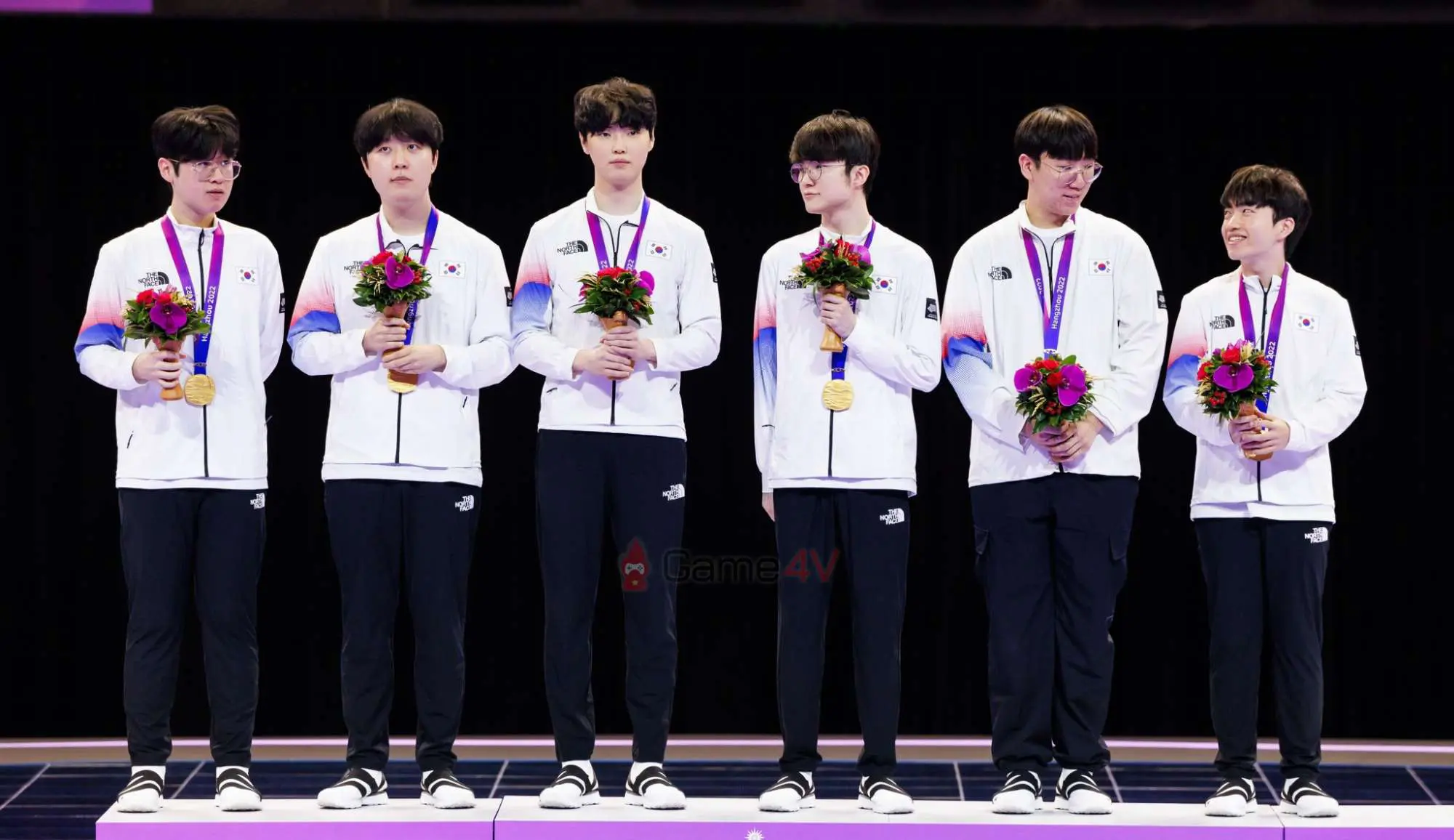 Faker, Zeus cùng dàn sao LMHT bất ngờ trở thành đồng đội, chuyện gì đây?