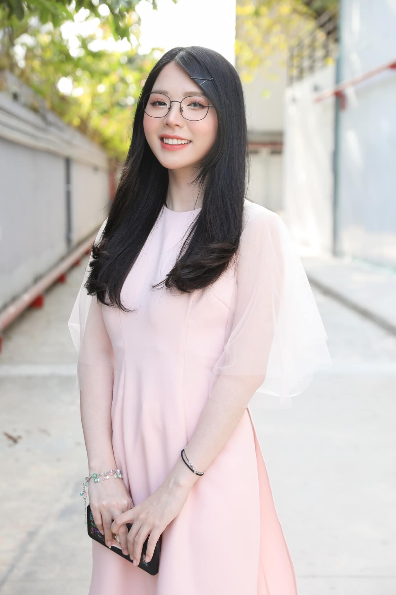 3 nữ MC xinh đẹp của VCS trong tà áo dài: mỗi người một vẻ mười phân vẹn mười