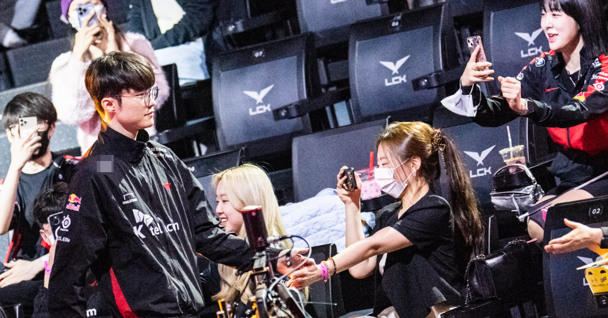 T1 thắng KT, nhưng biểu cảm 'quay xe 180 độ' của fan chiếm hết spotlight