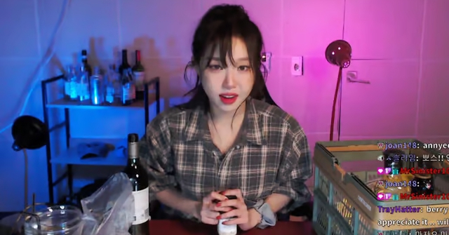 Fan nam nhờ tìm giúp bạn gái, nữ streamer dửng dưng "phán" một câu thấm ...