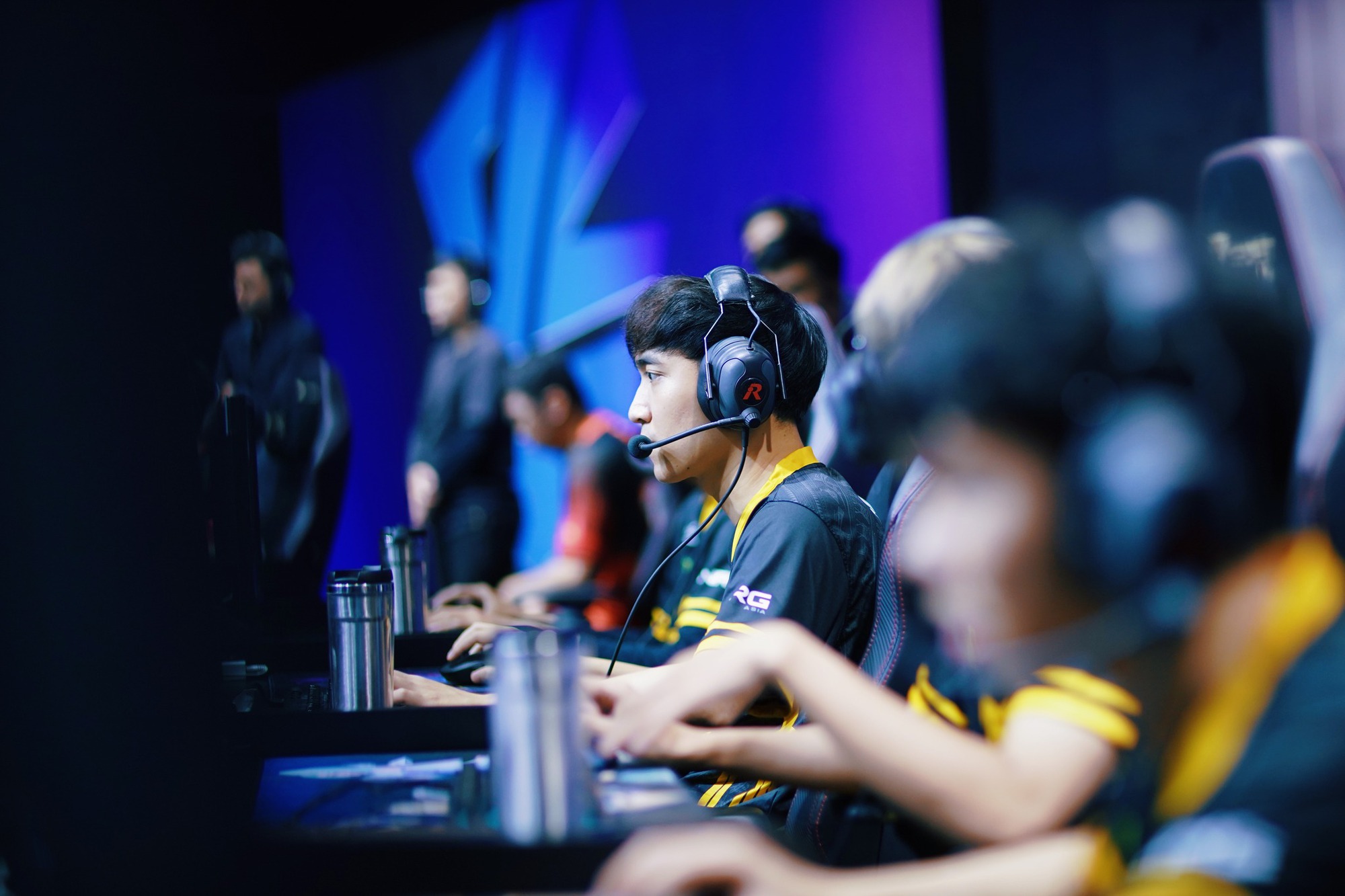 Tuyển thủ của DFM bất ngờ bỏ trốn khỏi gaming house, tố HLV có hành động nguy hiểm