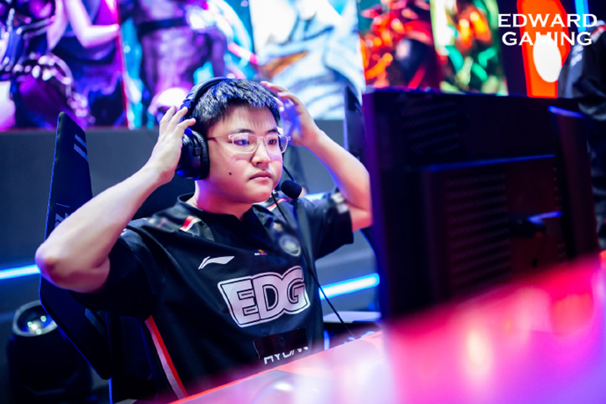 Doinb cay đắng chia sẻ về trang phục vinh danh của LPL, sự thật khiến cộng đồng bức xúc với Riot