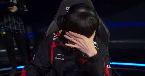 Trong cùng ngày, Faker vừa "tấu hài" vừa có màn tỏa sáng không tin nổi