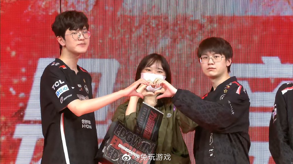 Fan LPL chỉ ra nhà vô địch CKTG tệ bậc nhất lịch sử, yêu cầu giải tán ngay lập tức