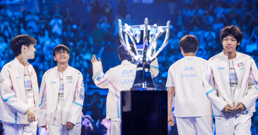 BLG lập thành tích chưa từng có trong lịch sử LPL