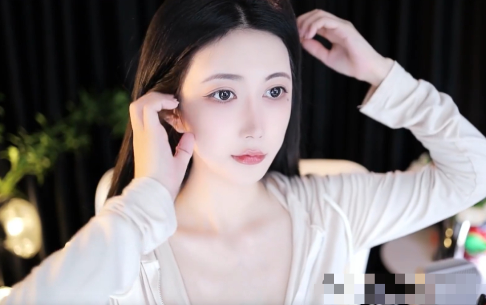 Nữ streamer xinh đẹp có dấu hiệu bất ổn: Làm hành động “dại dột” trên ...