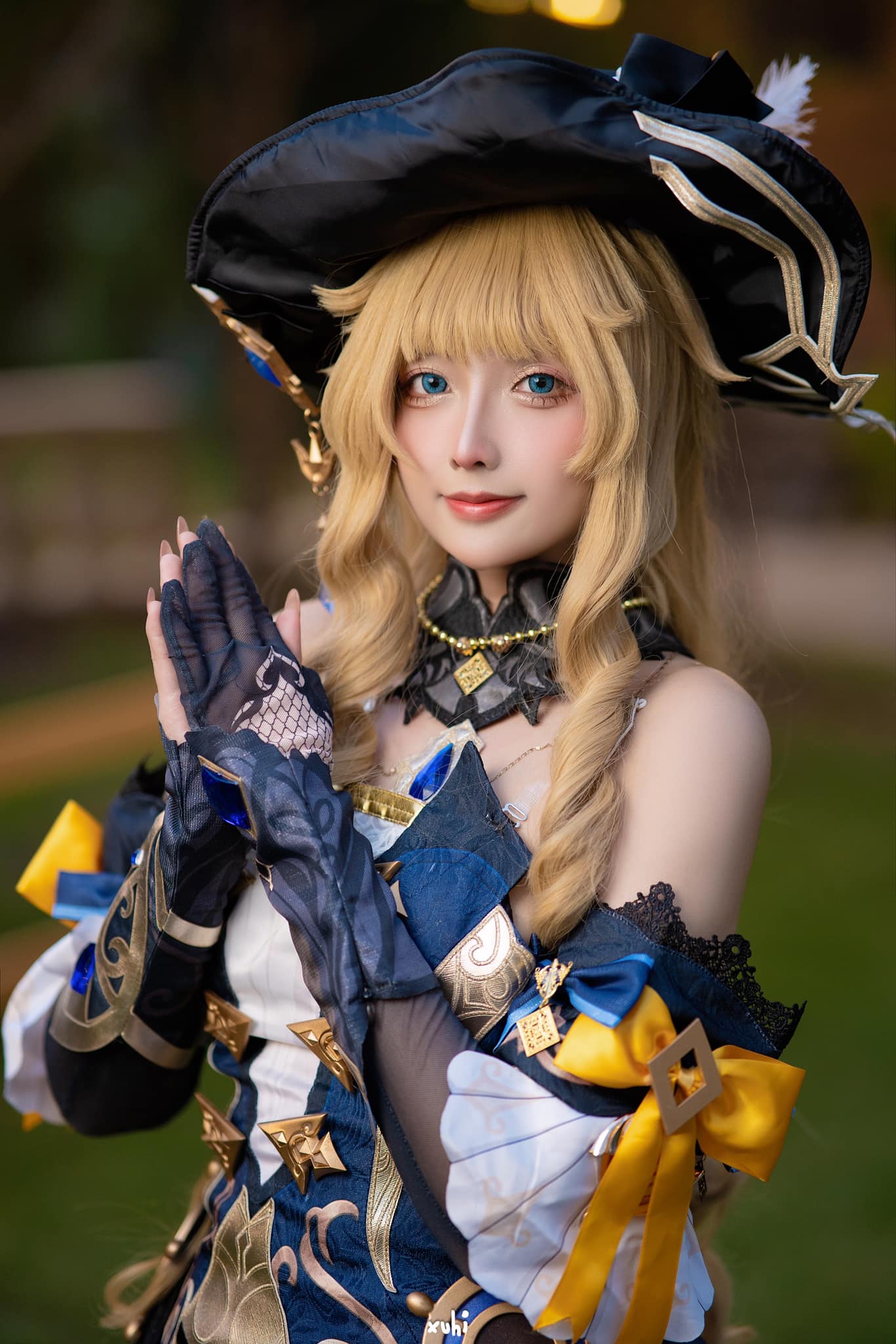 Thoát vai cosplayer gợi cảm, cô gái xinh đẹp bừng sáng với diện mạo ...
