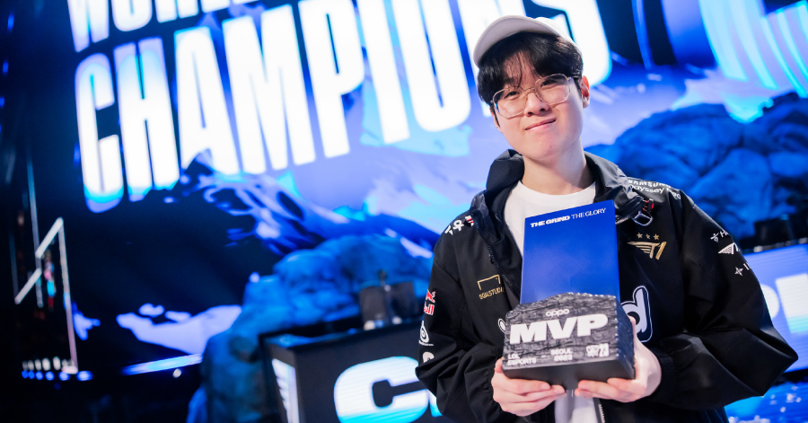 Cộng đồng bùng nổ tranh cãi quanh câu hỏi "FMVP 2023 của Zeus có thực sự giá trị?"