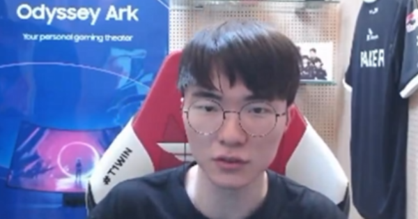 Faker "nổi đóa" ngay trong đêm giao thừa, phán thẳng một câu với các đồng đội trong rank