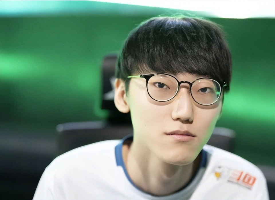 Cựu vô địch CKTG khẳng định TheShy vẫn hay hơn Zeus, nguyên nhân quá rõ ràng nhưng vẫn gây tranh cãi