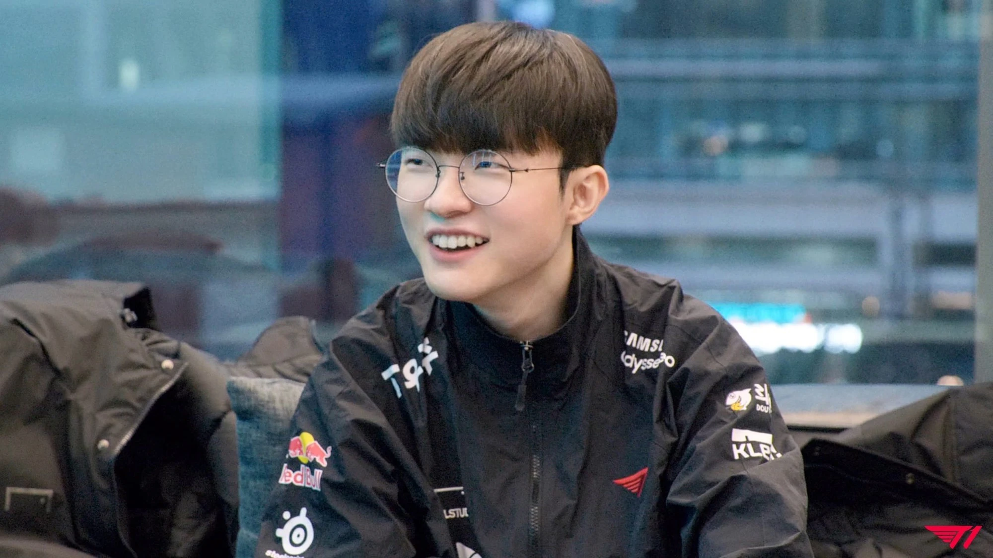 Vừa đạt "thành tích" mới, Faker ngay lập tức có màn tấu hài trên kênh stream