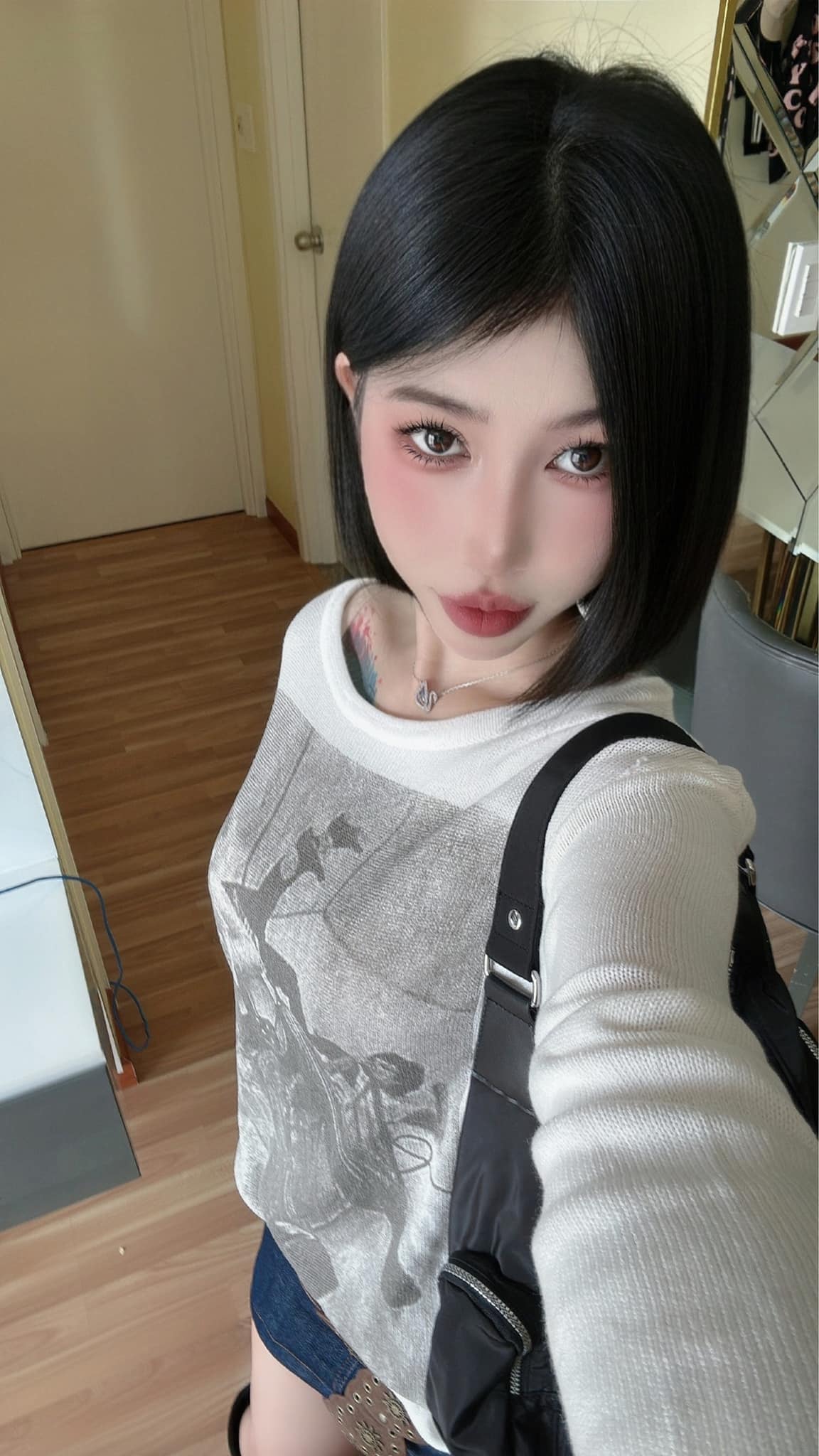 Đu trend "check var", nữ streamer khiến fan Riot say mê