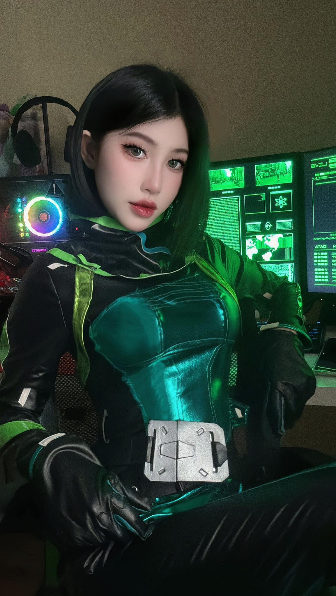 Đu trend "check var", nữ streamer khiến fan Riot say mê