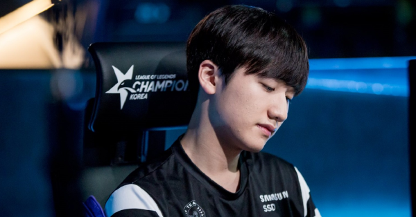 Giữa dòng drama Peanut, khán giả LMHT phát hiện cựu sao SKT T1 còn mang "nỗi xấu hổ" cho cả LCK