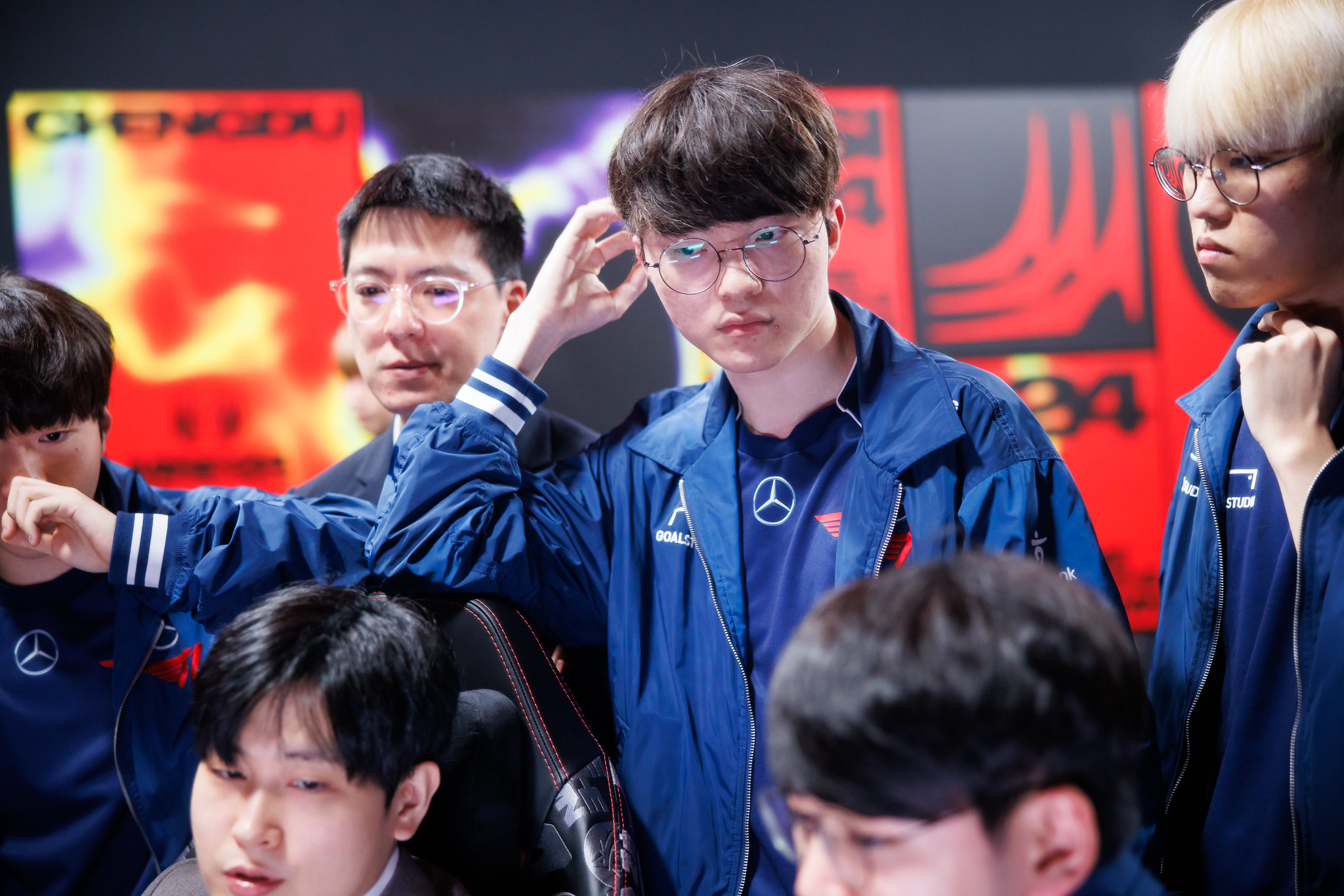 BLG đánh bại T1 nhưng Riot cũng "giúp sức" không ít