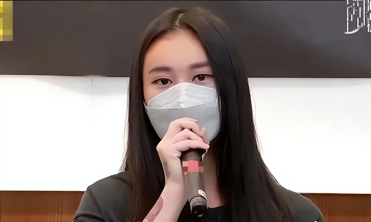 Lợi dụng tình cảm của fan, nữ streamer nổi tiếng mở bán sản phẩm nhạy cảm