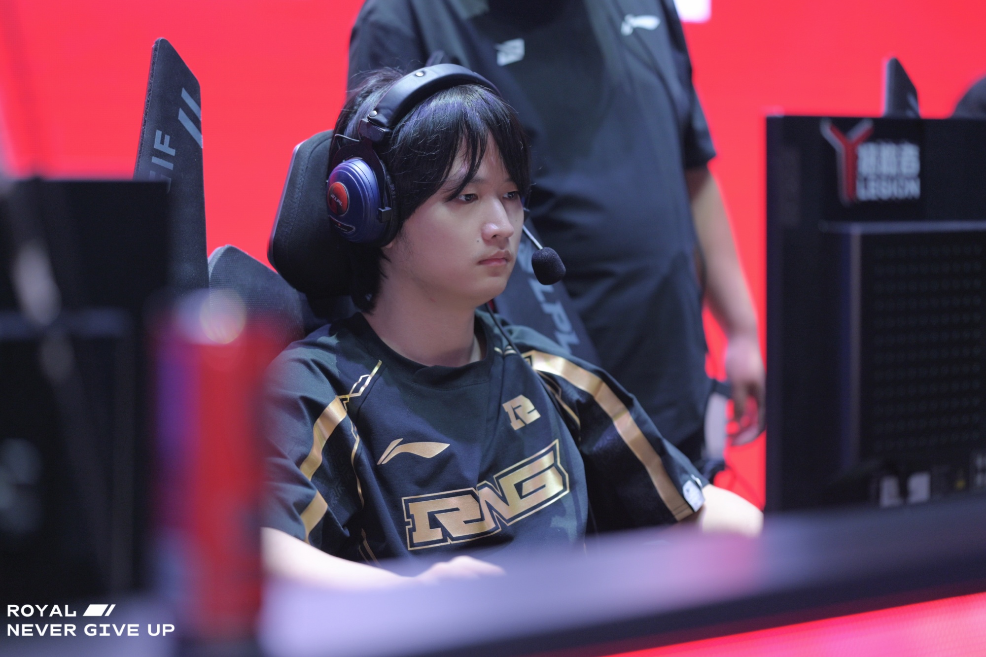 "Nhà vua" MSI một thời khốn đốn đến mức phải thi đấu với đội hình "tấu hài" thế này đây