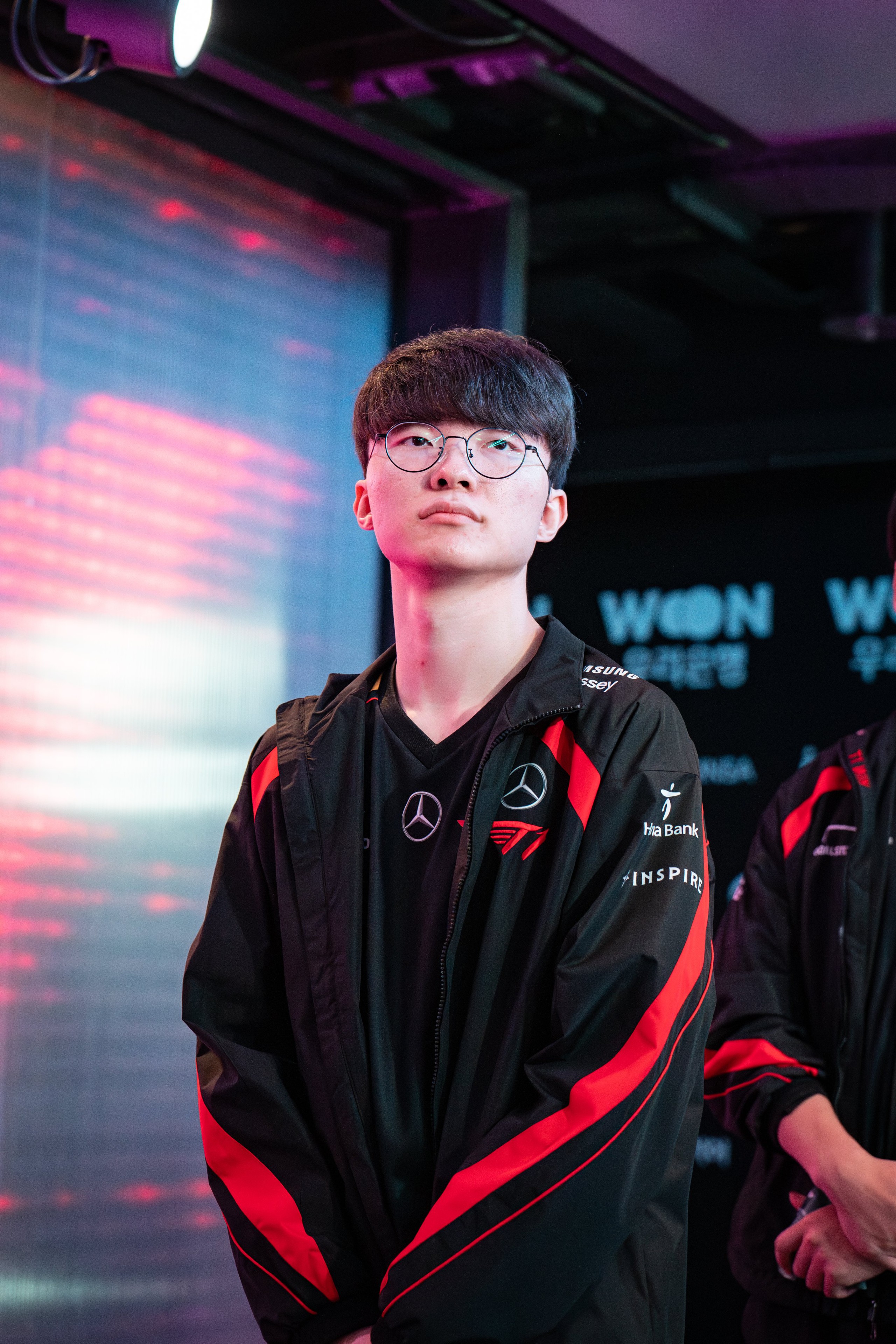 Faker "phá dớp" quan trọng lịch sử, T1 hoàn thành nhiệm vụ