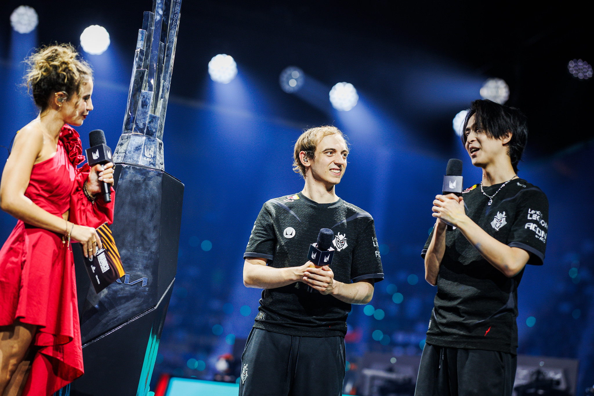 Caps làm nên điều không tưởng ở LEC, Faker so ra cũng chưa bằng