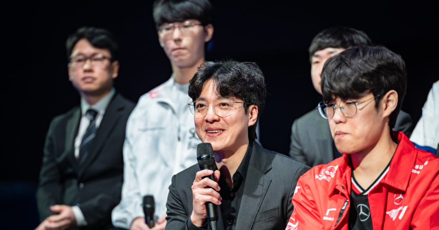 HLV KkOma chia sẻ tiêu chí chọn đội hình T1 nhưng lại hóa "tự hủy"