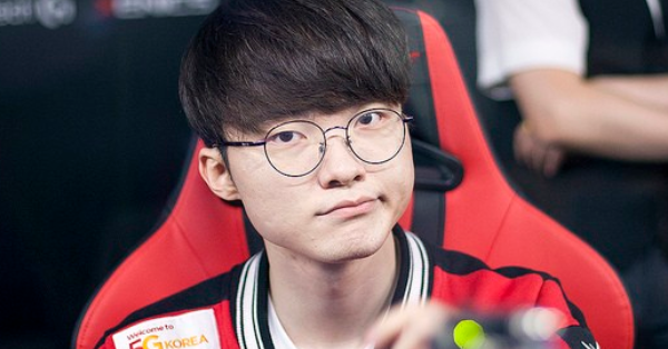T1 đại thắng nhưng Faker "báo hại" hai người đàn em