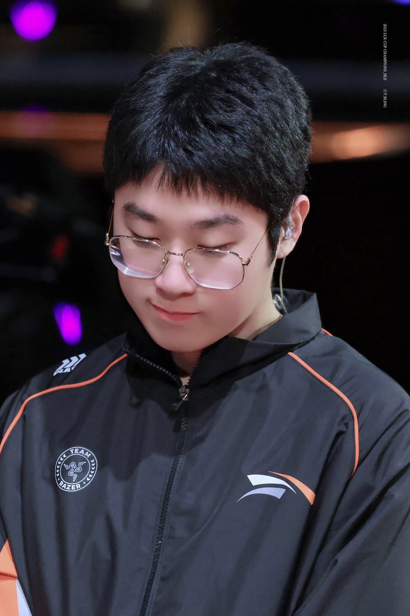 CEO T1 tiếp tục phát biểu tranh cãi, ngụ ý Zeus "tác động tiêu cực" đến Gumayusi