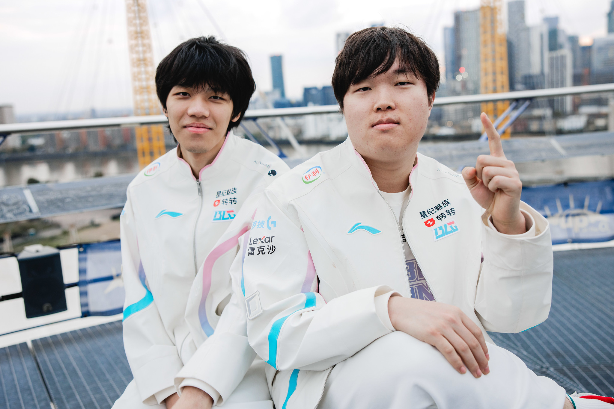 Bin tiếp tục có màn "gáy khét" gây tranh cãi với fan LPL