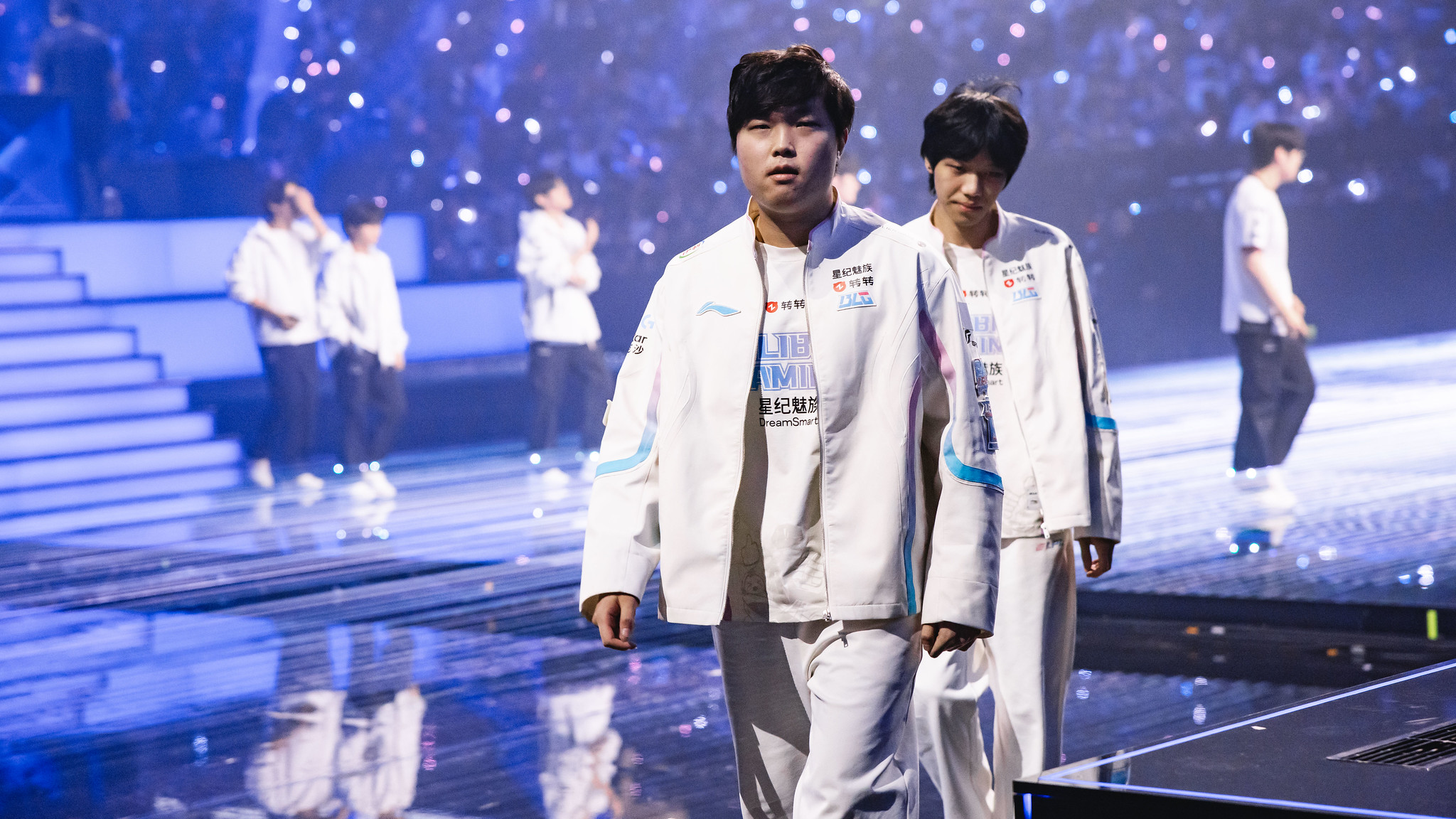 Bin tiếp tục có màn "gáy khét" gây tranh cãi với fan LPL