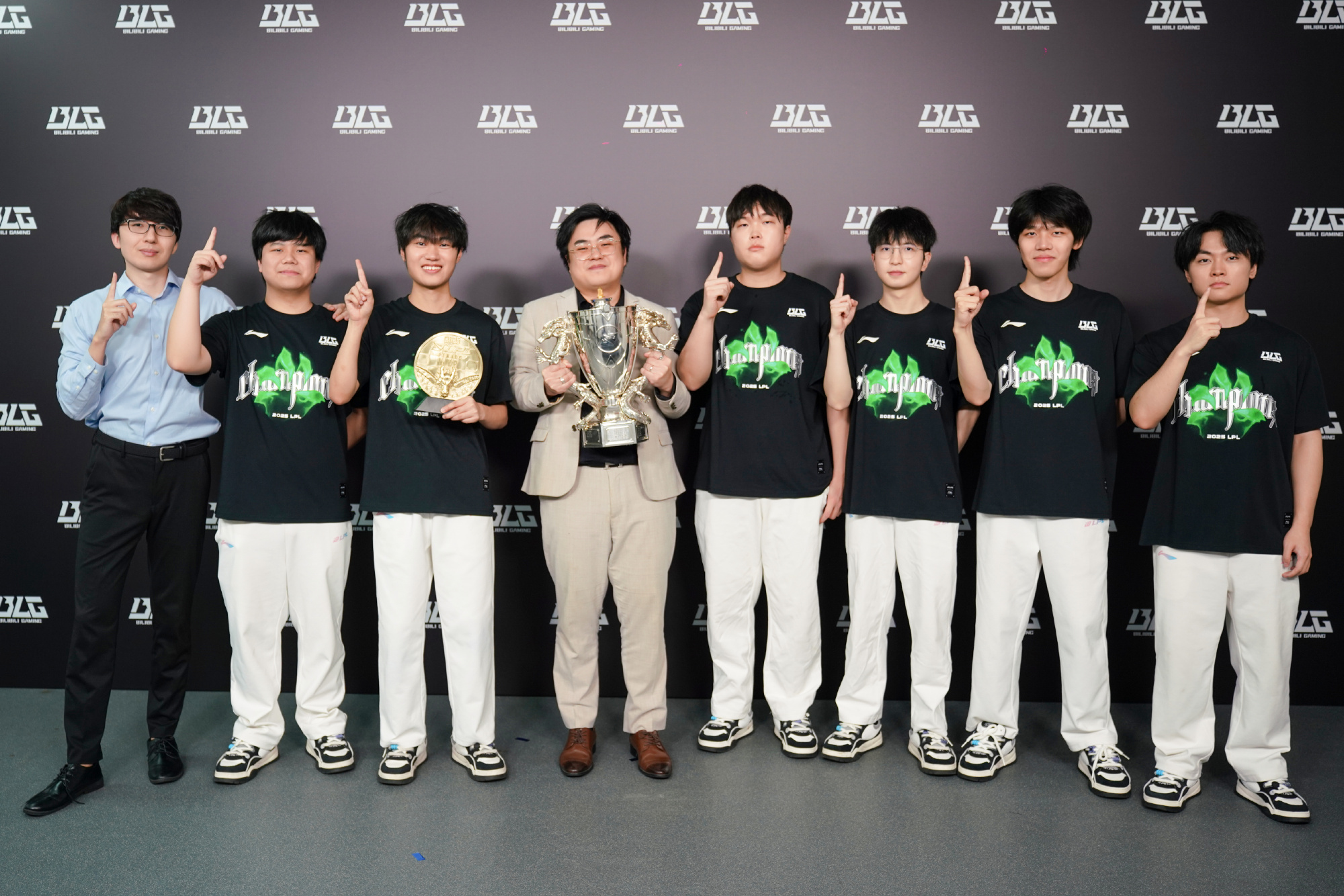 BLG lên ngôi LPL giúp một tuyển thủ lập thành tích "vô tiền khoáng hậu" trong lịch sử LMHT