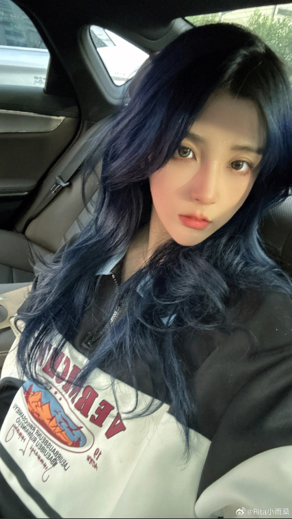 Bị fan cuồng đòi mua quần áo đã mặc để làm "túi thơm", nữ streamer xinh ...