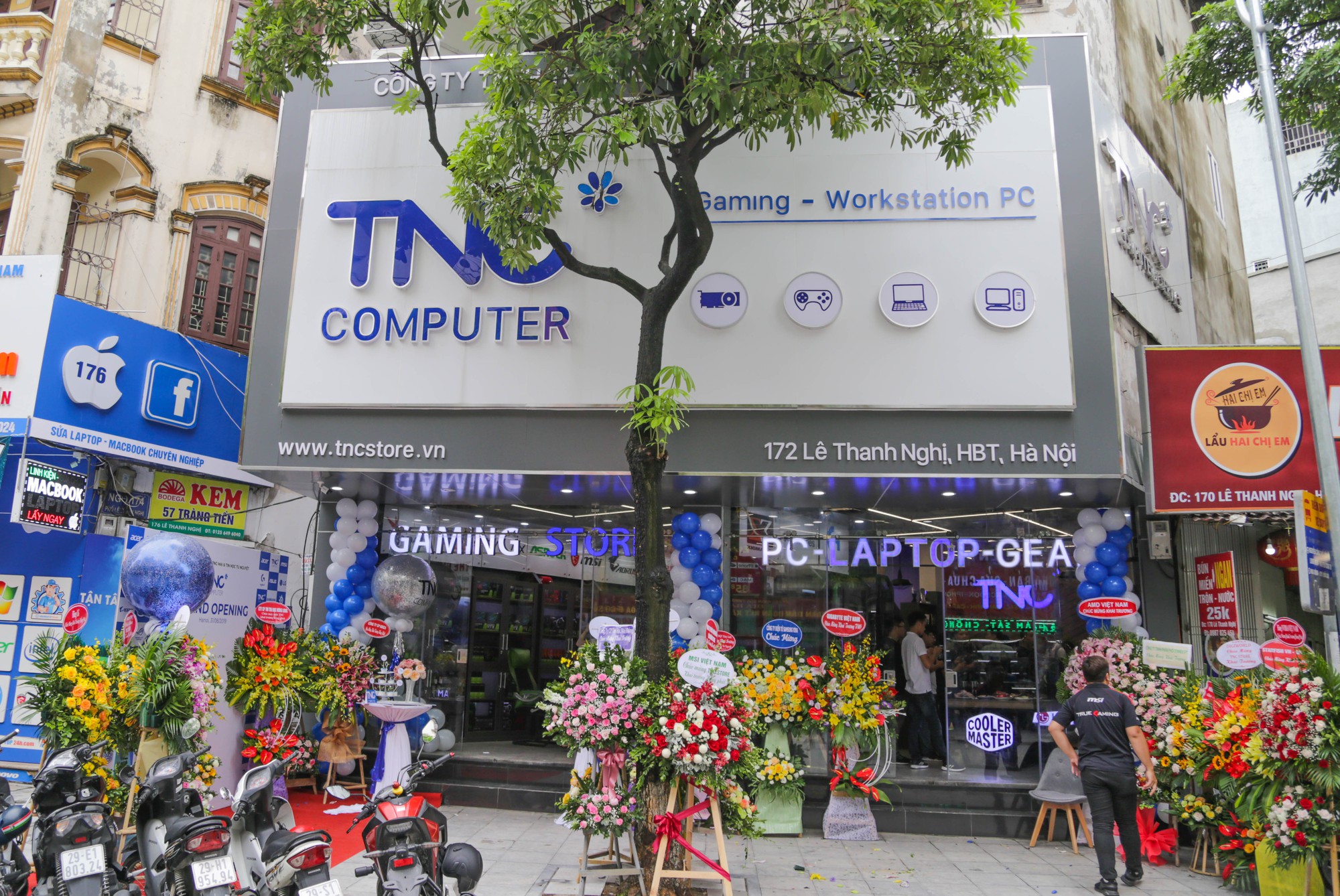 Tới thăm showroom tuyệt đẹp TNC Store mới khai trương: Toàn máy tính ...
