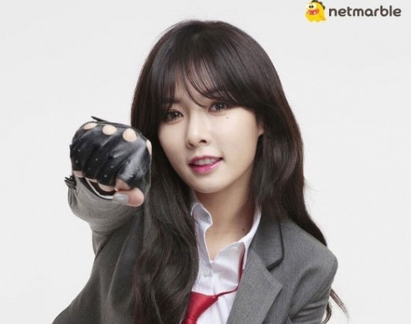 Ca sĩ Hyuna khoe dáng gợi cảm trong cosplay Mystic Fighter