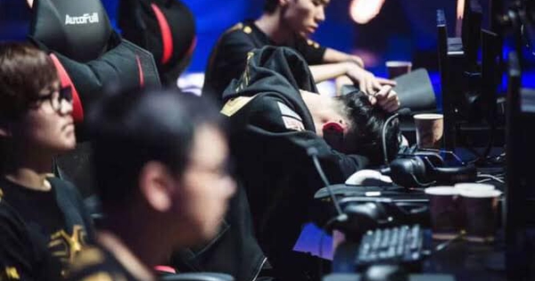 Đâu là những khoảnh khắc "đau lòng" nhất với fan LPL: Giọt nước mắt của Faker và nỗi đau "Bo10 ...