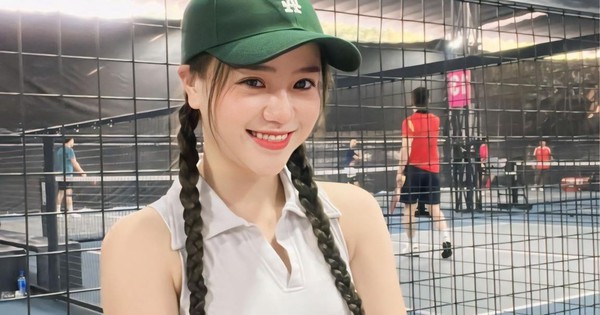 Mai Linh Zuto khoe vóc dáng hờ hững "qua gương", người xem ngây ngất